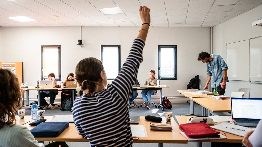 RTL-Faktencheck: Mussen d'Schüler an Zukunft wierklech an d'Schoul goen ...